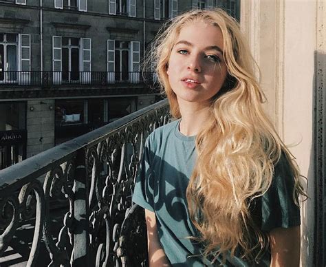 Meet Noel Gallaghers Daughter Anais Gallagher Daily Star