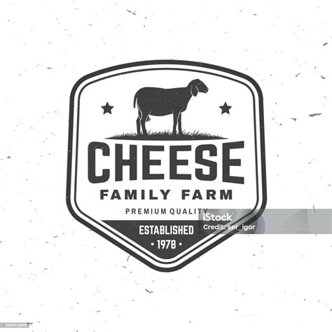 치즈 가족 농장 배지 디자인 로고에 대한 템플릿 잔디에 양 Lacaune과 브랜딩 디자인 벡터 일러스트 레이 션입니다 손수 만든 치즈 로고에 대한 스톡 벡터 아트 및 기타