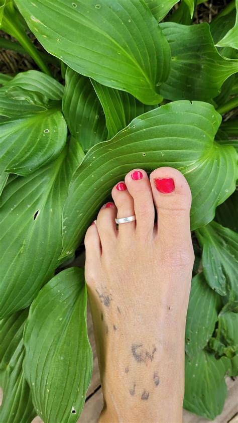 Morning Toes R Feetpicsbuyerandsell