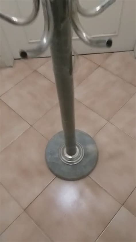 خرید و قیمت چوب لباسی ایستاده بدنه فلزی پایه سنگ مرمر دارای رنگ بندی