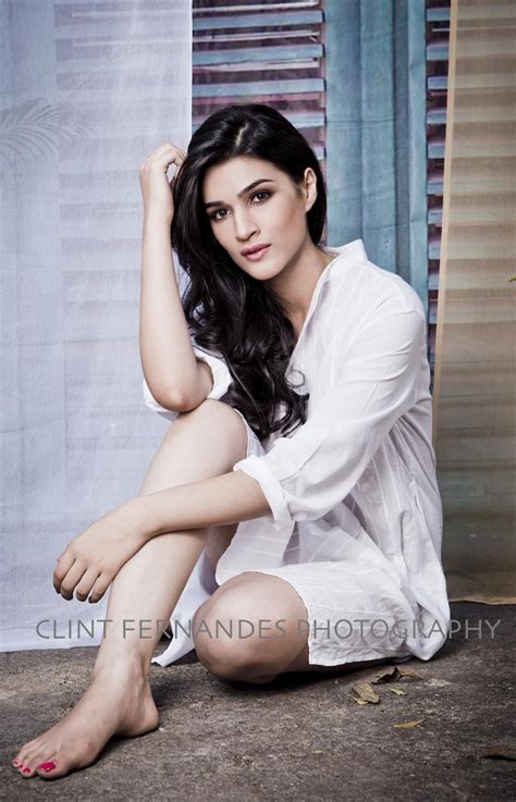 Kriti Sanons Feet