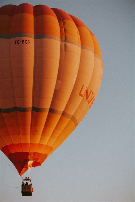 무료 이미지 하늘 열기구 열기 에어로스트 타이어 바퀴 차량 풍선 주황색 비행기 여행 빨간 낙하산 휴양 Tints And Shades 에어 스포츠