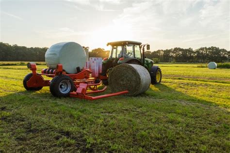 Kuhn Trailed Turntable Round Bale Wrappers Rw 1410 1610 Lectura Press