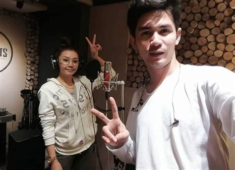 นางเอกหมอลำ แอน อรดี ละลายความเศร้า นิว มุกดา ในเอ็มวีเพลงใหม่ ล้างสมอง Sanook Music