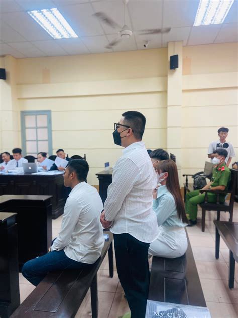 Trang Nemo Li N T C L Y Tay Che M T Khi Xu T Hi N T A Chi U Saostar Vn