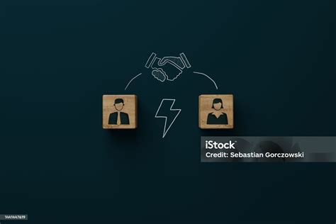 남자 여자 번개 및 동의와 악수의 아이콘이 있는 나무 블록 0명에 대한 스톡 사진 및 기타 이미지 0명 간통 개념 Istock