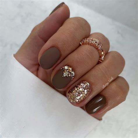 44 Amazing Glitter Nails For Fun Loving Women Hairstylery