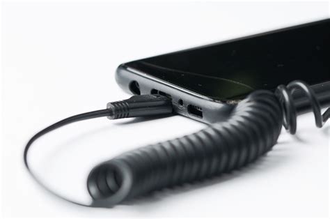 흰색 배경에 격리 된 Usb 자동차 충전기 공간을 복사합니다 무선 기술에 대한 스톡 사진 및 기타 이미지 무선 기술 0명 Usb 케이블 Istock