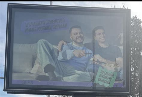 Вижте какво се случи със скандалния билборд с гейове на Орлов мост СНИМКА Информационна