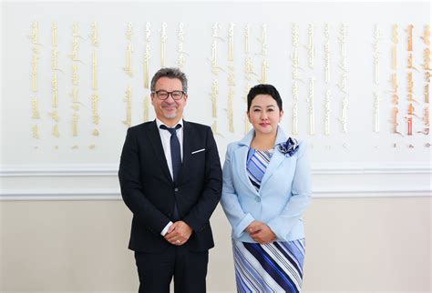 Монголын улаан загалмай нийгэмлэгийн Ерөнхийлөгч Б Батцэцэг Олон улсын