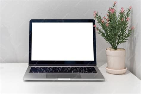 Computador Portátil Simulado Com Tela Em Branco No Conceito De Tecnologia Moderna De Mesa Foto