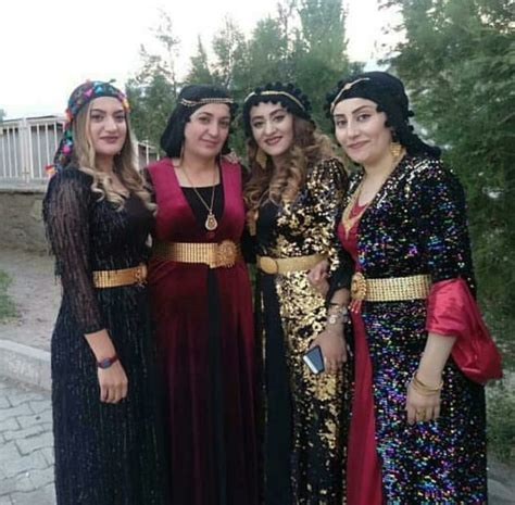 Wedding Clothes Scrolller