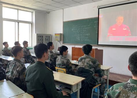 我校收看技能成才 技能报国先进事迹报告 大连国防高级技工学校