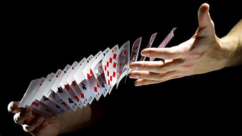 Close Up Magic To Thrill Your Guests Book The Best From Arena