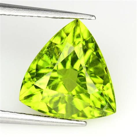1 Pcs No Reserve Fine Color Quality Vivid Yellowish Green