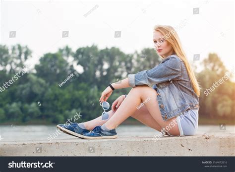 Beautiful Girls In Short Shorts