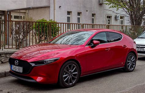 Mazda Mazda 3 Fotos Fahrzeugbilder De