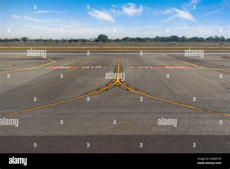 Airport Runway Taxiway Apron Airport Runwaytaxiwayapron Line Marking