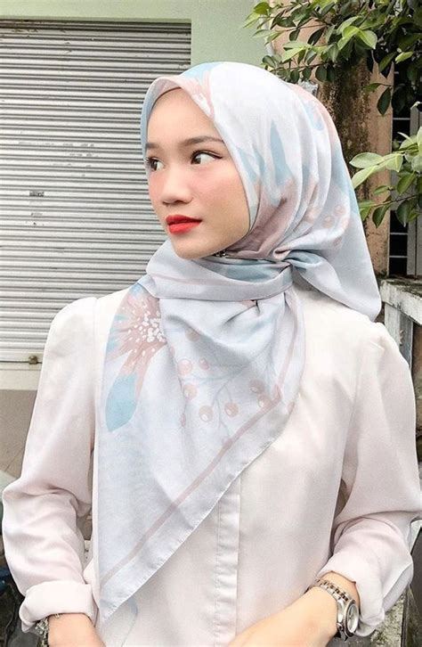 Bingung Styling Hijabmu Yuk Ikuti Tutorial Hijab Segi Empat Ini