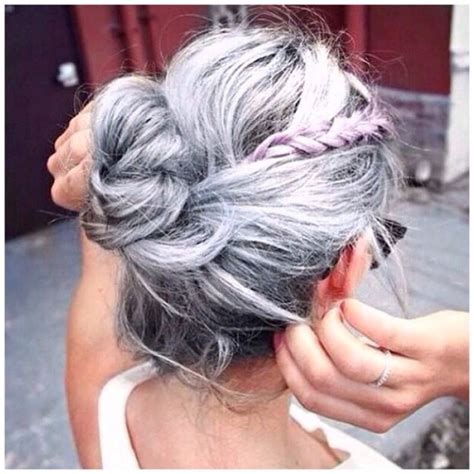 תבטלו את הספר שערות סבתא זה הכי טרנדי שיש Fashion Forward אופנה