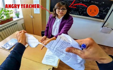 如果不小心惹怒了班主任该怎么办？第一视角跑酷极速逃离！ 侠崽客 侠崽客 哔哩哔哩视频