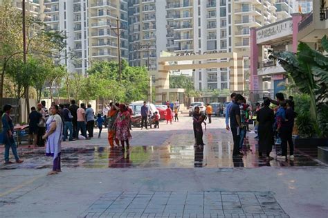 색상의 힌두교 홀리 축제의 이미지 커뮤니티 물 풍선 싸움 축 하 사진 델리 인도 놀기에 대한 스톡 사진 및 기타 이미지 놀기 놀이 단체 Istock