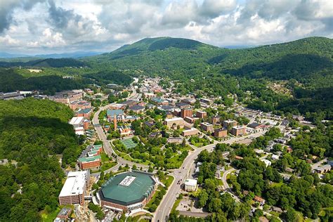 Top 11 North Carolina Towns To Visit In 2025