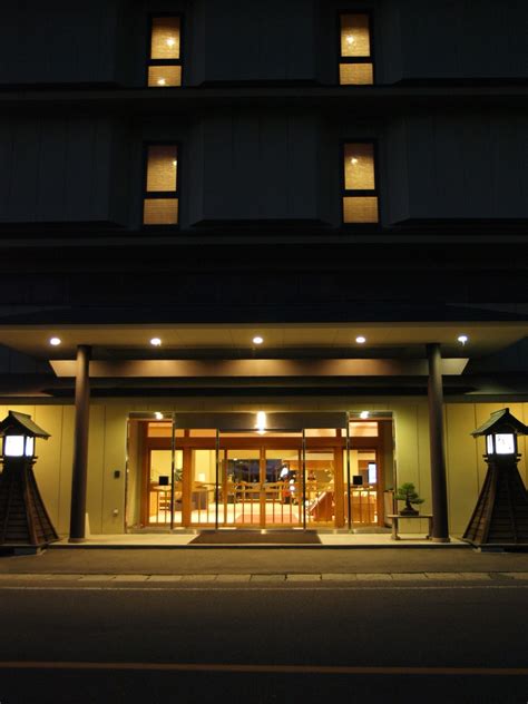 灯火したしむ ブログ ー千春楽の出来事 まるで美術館に泊まっているみたい萩焼の巨大オブジェと美術品