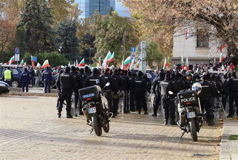 Полицаи излизат на протест във Варна за да защитят колегите си арестували Явор Георгиев