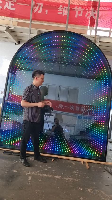 一层楼”高的千层镜深渊镜，你见过吗？一个新颖独特的深渊镜广告牌展示，难道它不香吗？高清1080p在线观看平台腾讯视频