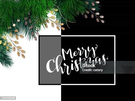 벡터 일러스트 레이 션 핸드 레터링 라벨메리 크리스마스현실적인 전나무 나무 가지와 장식 구슬 분기 배너 서식 파일 인사말의 0명에 대한 스톡 벡터 아트 및 기타 이미지