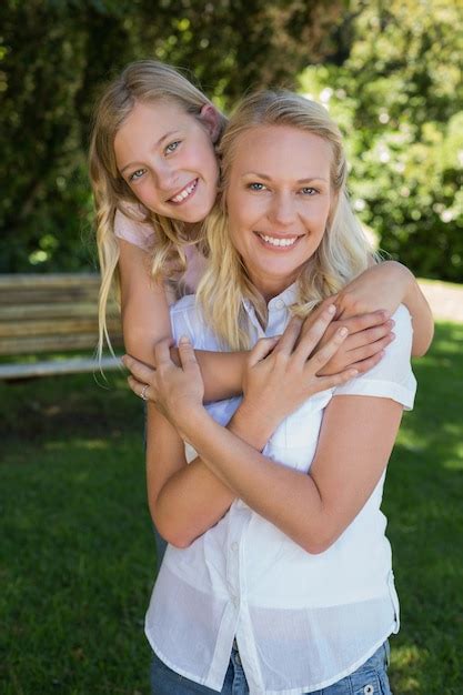 Premium Photo Mom Home Daughter Lifestyle