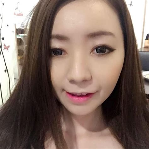 交往10年 卻不願娶我 到底什麼意思 前幾年開始 每次提到結婚的話題 都說明年 一年拖一年 今年都確定日期登記又反悔 說還沒準備好 到底要準備什麼 他也說不清楚 我沒那麼多十年可以等他 所以跟