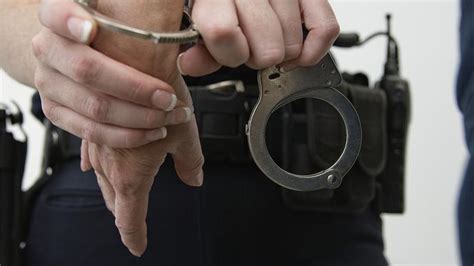 香港警方国安处拘捕6人，其中2人涉嫌危害国家安全港台来信澎湃新闻 The Paper