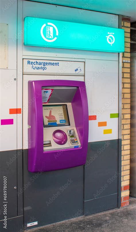 Borne De Rechargement De Labonnement Au Pass Navigo De La Régie