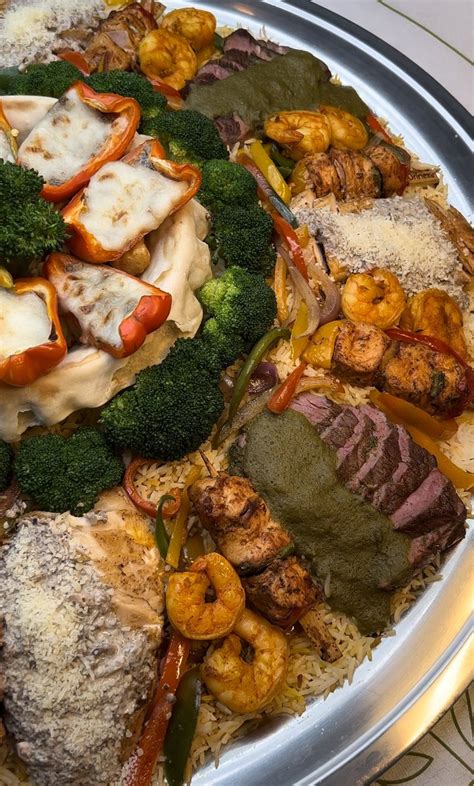 مع الشتاء والبرد تزيد الجمعات وندوّر الولائم والصحون الراهية 😋 حطيت بهذا الثريد الأبرز والأفضل