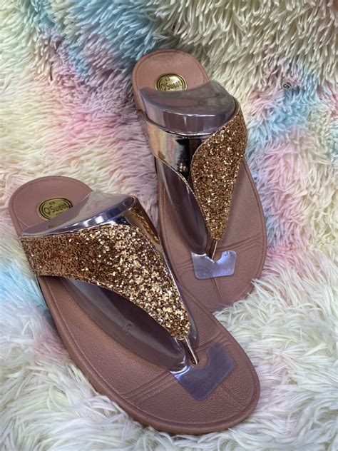 [ สวยแท้100 ] รองเท้าแตะ รองเท้าแตะหญิง รองเท้าแตะแฟชั่น รองเท้าแตะใส่เที่ยว ทรงสวย พื้นหนา ใส่