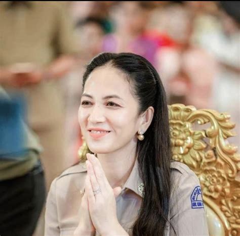 លោកស្រីវេជ្ជបណ្ឌិត ពេជ ចន្ទមុន្នី ហ៊ុន ម៉ាណែត ៖ សូមអភ័យទោសដោយមិនបានផ្ញើសារផ្ទាល់ទៅជូនលោកអ៊ុំ