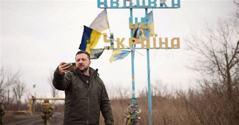Zelensky Visitó Avdivka Ciudad Del Este Ucraniano Asediada Por Las Tropas Rusas Infobae