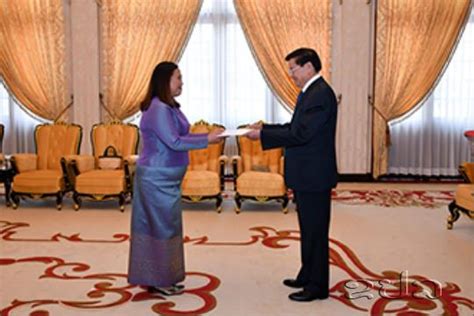 ປະທານປະເທດ ຕ້ອນຮັບທູດປະເທດເພື່ອນມິດເຂົ້າຍື່ນສານຕາຕັ້ງ