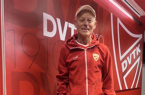 Bogár János A Dvtk Ban Folytatja