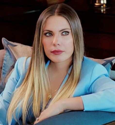 Pin On Eda Ece Chestnut Hair Turkish Beauty Long Hair Styles