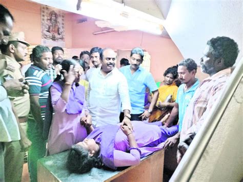 ఎండ దెబ్బకు విద్యార్థులకు అస్వస్థత Sakshi