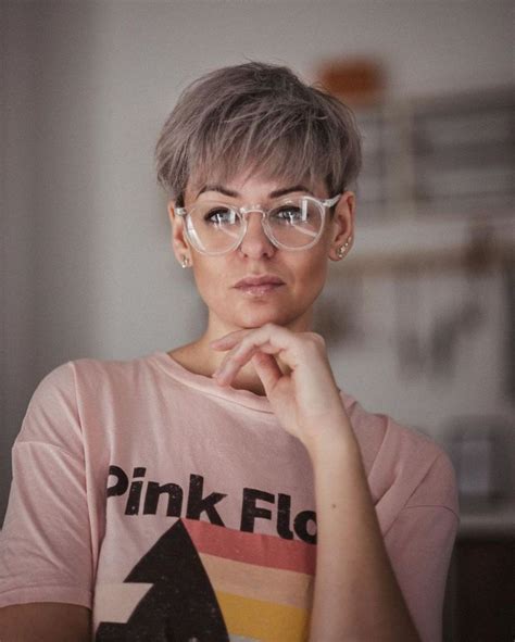 Short Hairstyles For Women With Glasses The Best Short Hairstyles To