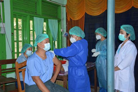 မိုးမိတ်မြို့နယ်တွင် ကျန်းမာရေးဝန်ထမ်းများအား ကိုဗစ် ၁၉ ရောဂါ ကာကွယ်ဆေး ပထမအကြိမ် စတင်ထိုးနှံပေး