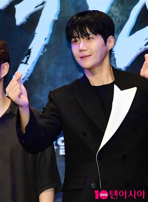 김선호 촉촉한 하트ten포토 텐아시아
