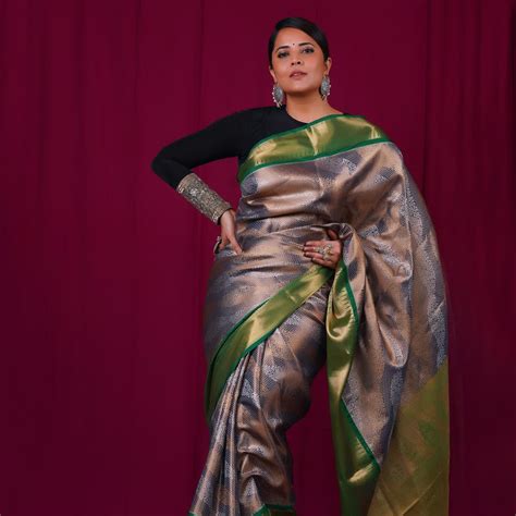 Anasuya Bharadwaj కిల్లింగ్ లుక్స్ తో కవ్విస్తోన్న అనసూయ చీరకట్టులో కూడ తగ్గేదేలే Telugu