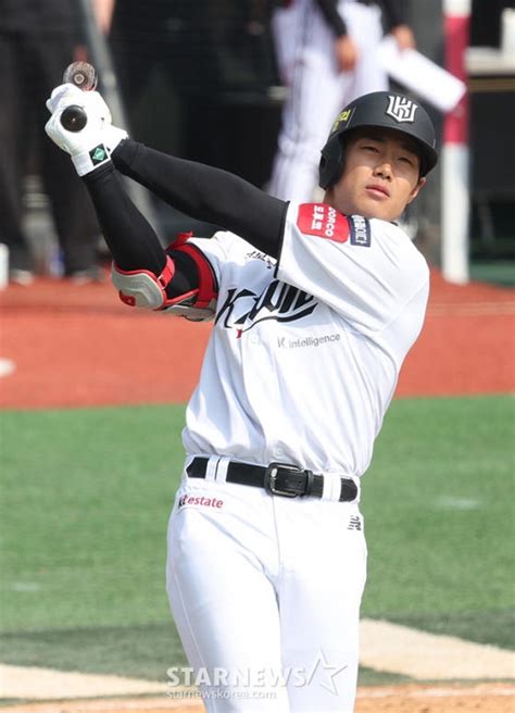 78억 Fa 벌써 잊히나 한화가 내준 보상선수 뭐 하나 빠지는 툴이 없다 우승 명장도 대만족 잘 데려왔다