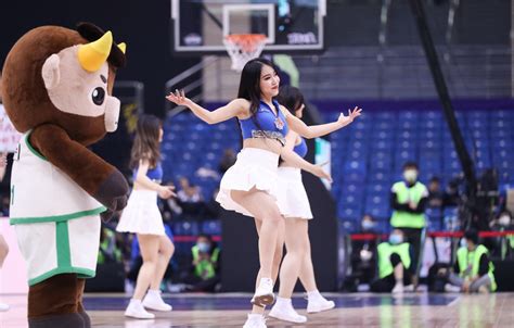 Cba全明星周末，啦啦队和美女球迷都回来了！中国篮球熬过寒冬