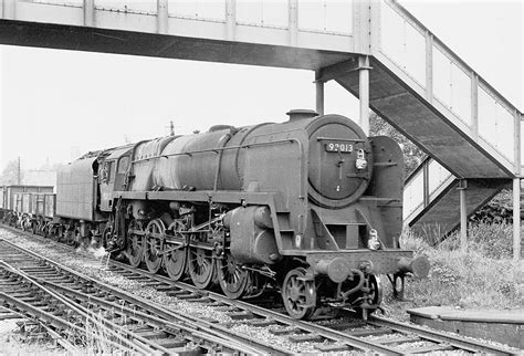 Kenilworth Station British Railways Standard Class 9f No 92013 Passes Under The Footbridge
